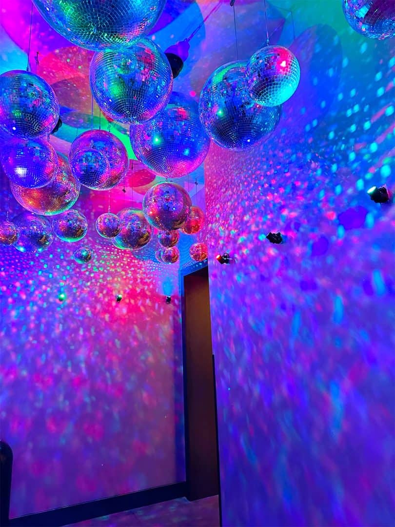 Disco Party Bathroom At Resorts World Las Vegas - Vegas Right Now!