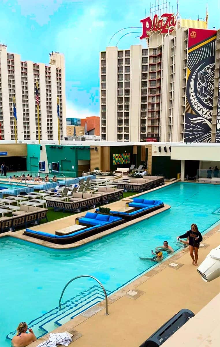 What Is Las Vegas Pool Season? - Vegas Right Now!