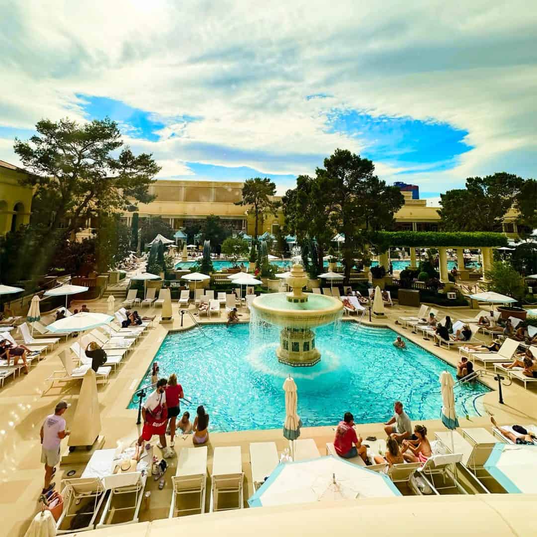What Is Las Vegas Pool Season? - Vegas Right Now!
