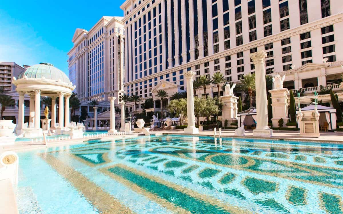 What Are The Best Hotel Pools In Las Vegas? - Vegas Right Now!