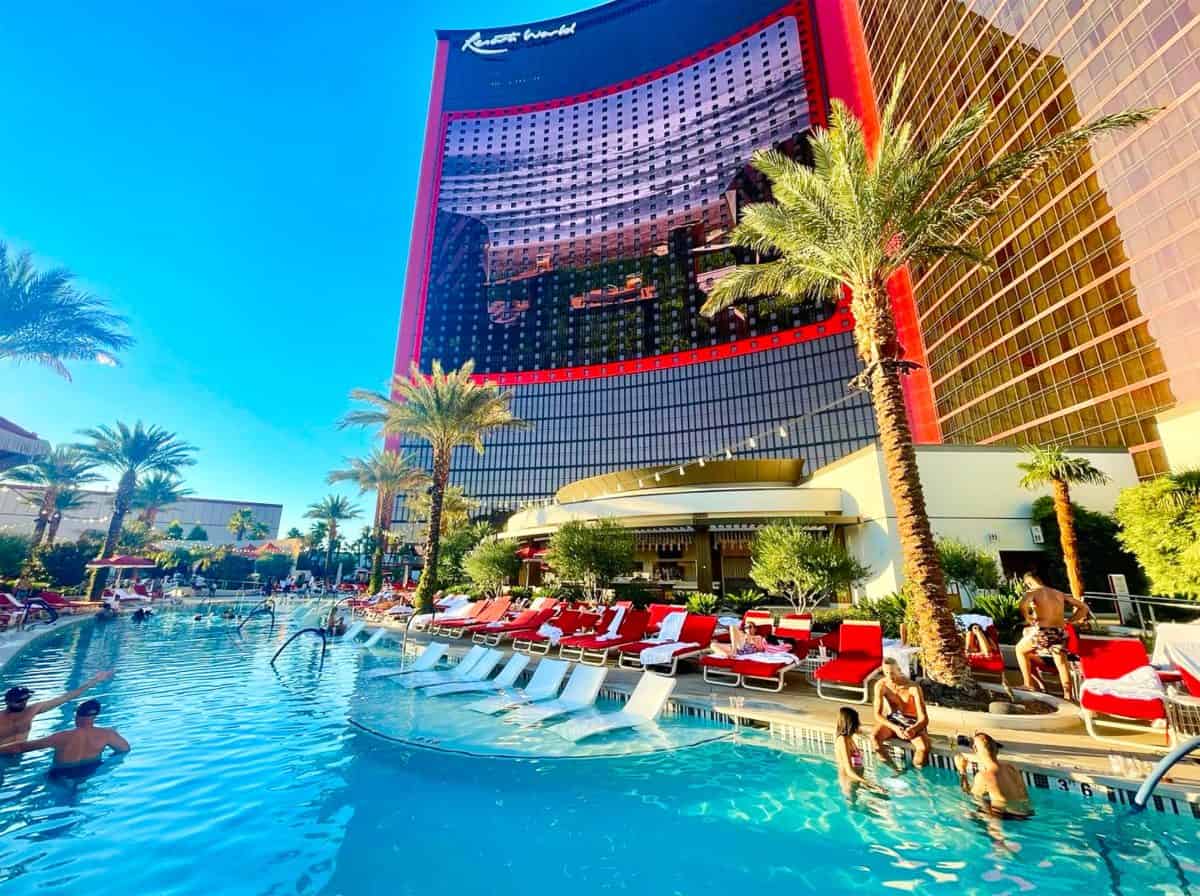 What Are The Best Hotel Pools In Las Vegas? - Vegas Right Now!