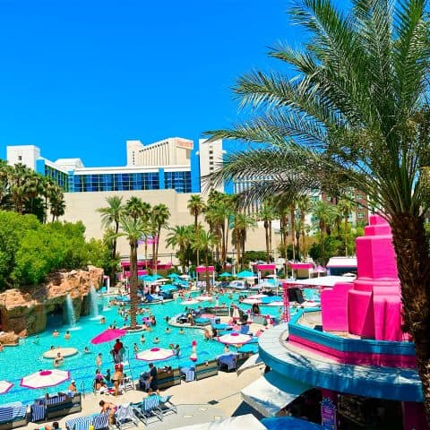 What Is Las Vegas Pool Season? - Vegas Right Now!